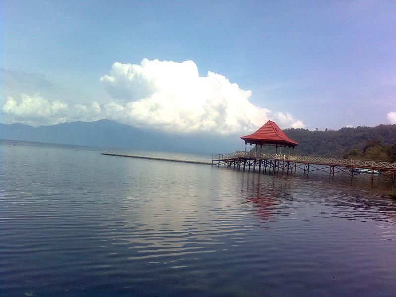 Travel Relaxation At the foot of Mount Seminung Coolness Lake Ranau ...