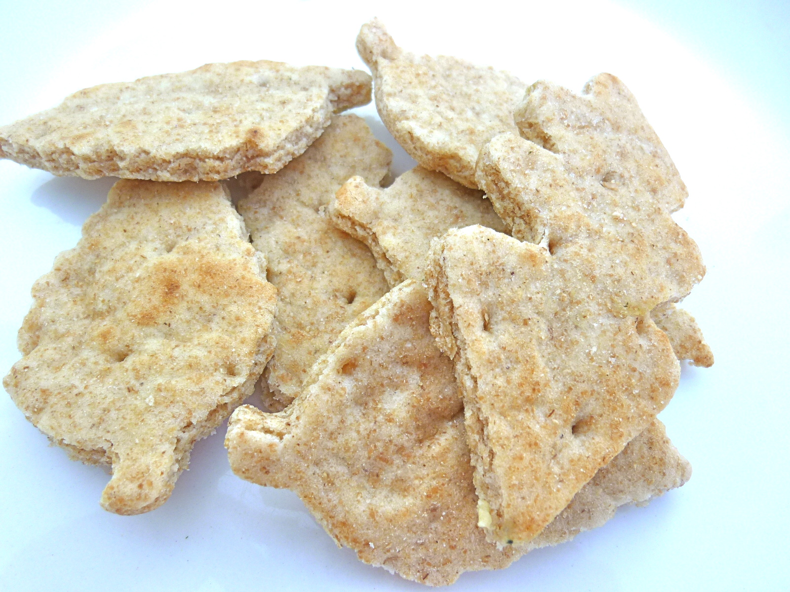 Pecan Pesto Hummus with Leaf Shaped Pitas – Diary of a Mad Hausfrau