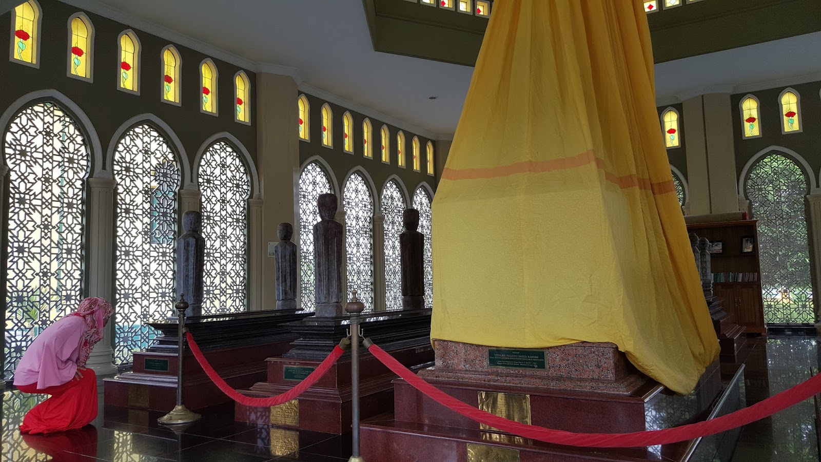 Meh Travel With Me!!: Masjid Raya Syahabuddin dan Makam Pahlawan ...