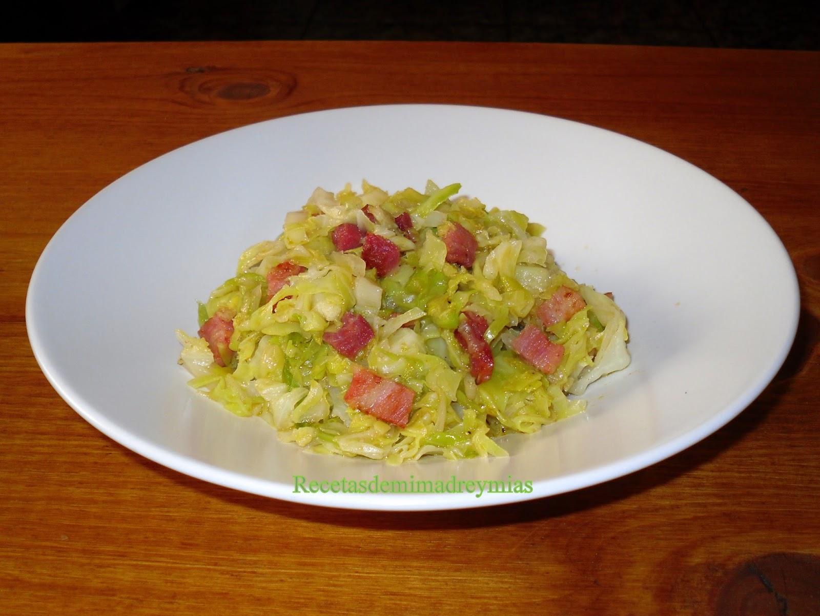 RECETAS DE MI MADRE Y MIAS: Col salteada con bacon