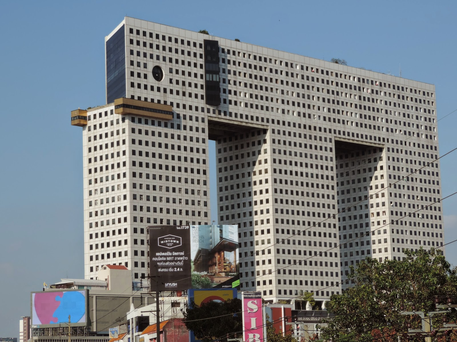 Meekers In Thailand: Really Big Elephant in Bangkok