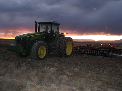 Austin & Aubree Egbert: tractor ride + pumkin fall wreath tutorial!