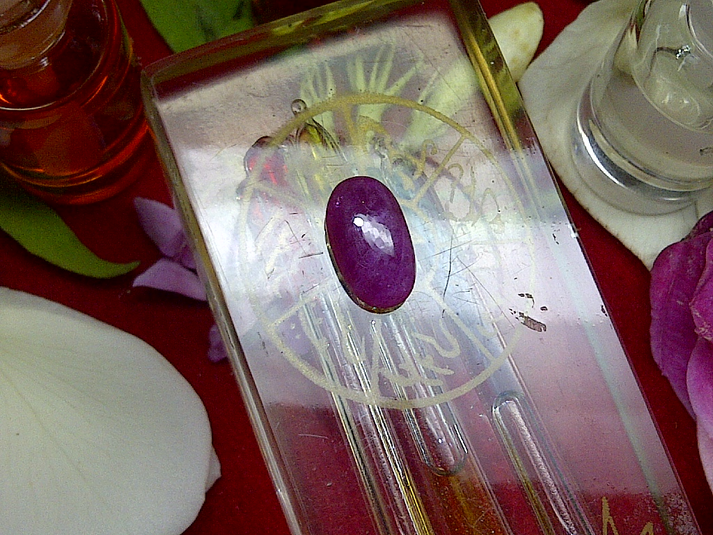 MUSTIKA GELIGA MERAH ~ Jimat Azimat | Batu Mustika Geliga | Keris ...