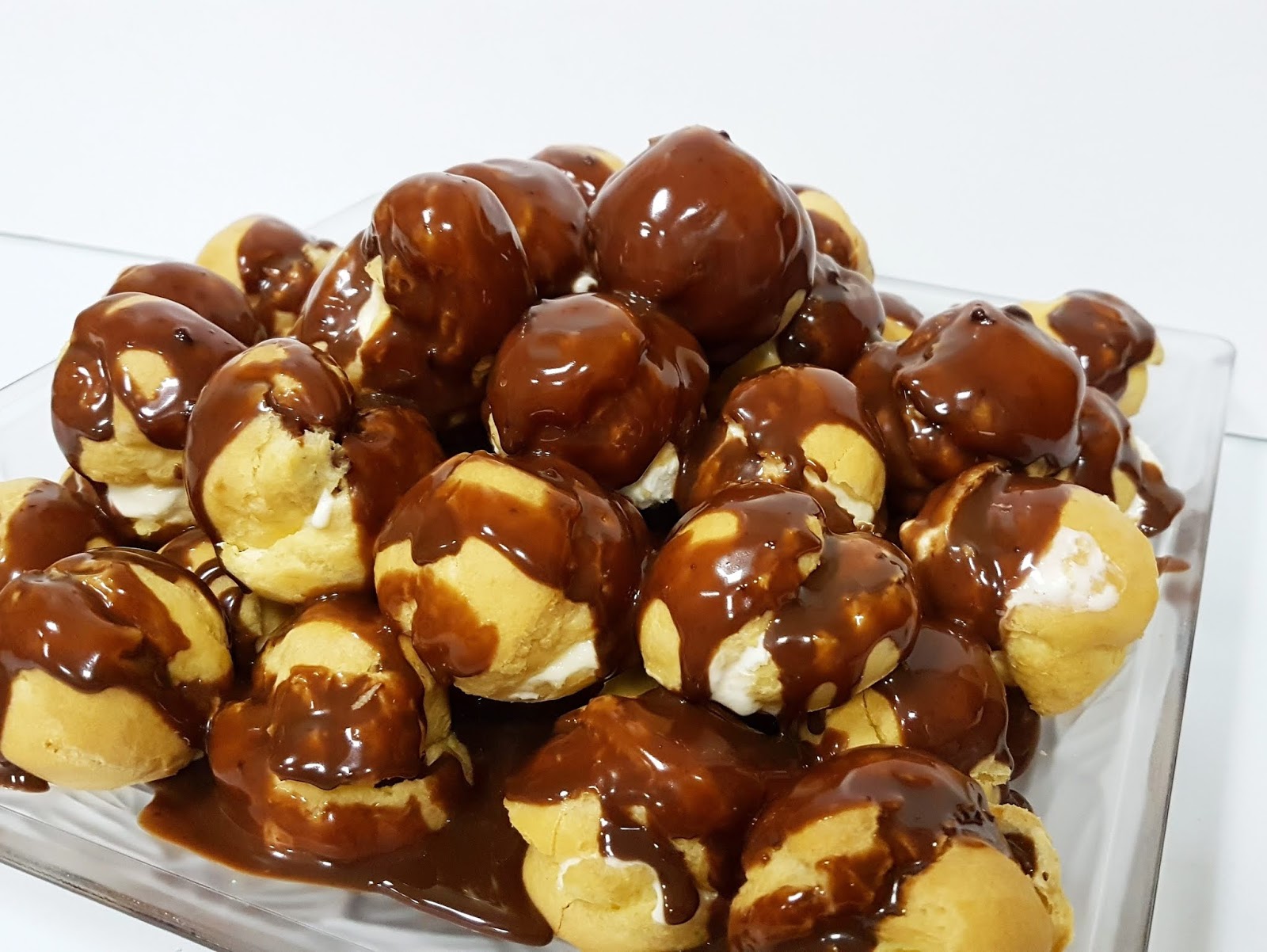 Maryam's Culinary Wonders: 1220. Ice Cream Profiteroles