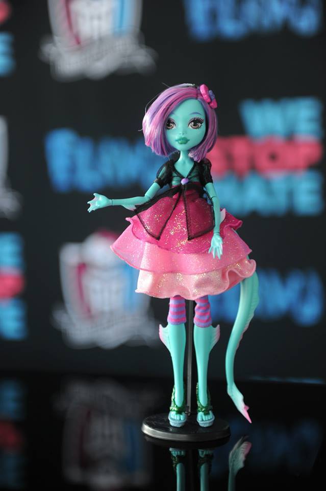 monster high: Grimmily-Anne McShmiddlebopper en muñeca!!