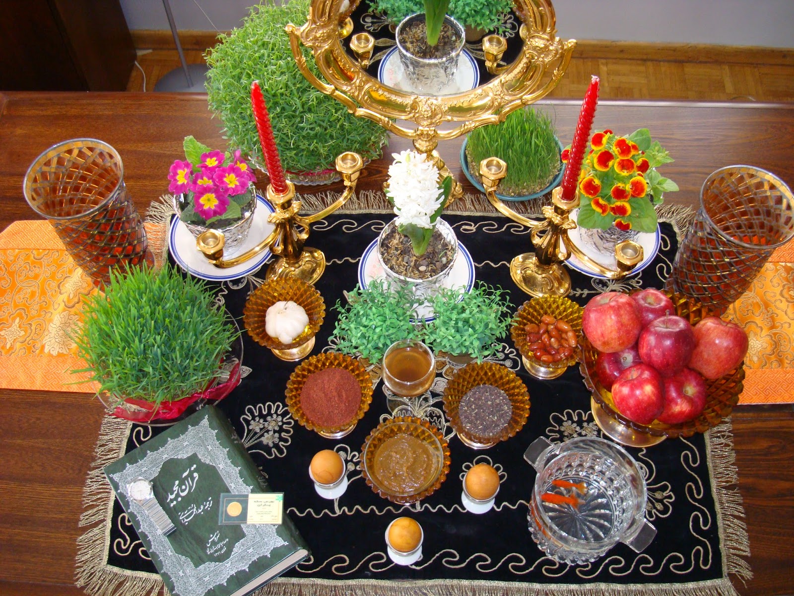 Awakening Mazdayasna: mesa de Nowruz