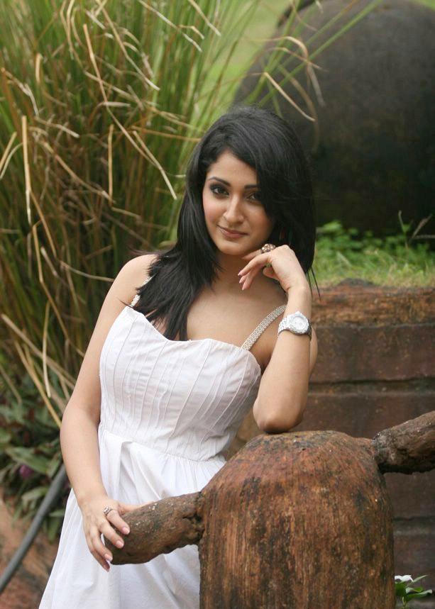 Indian Actress Online: Alankrita Dogra Stills