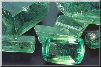 CRISTALE-GEODE-MINERALE: SMARALD