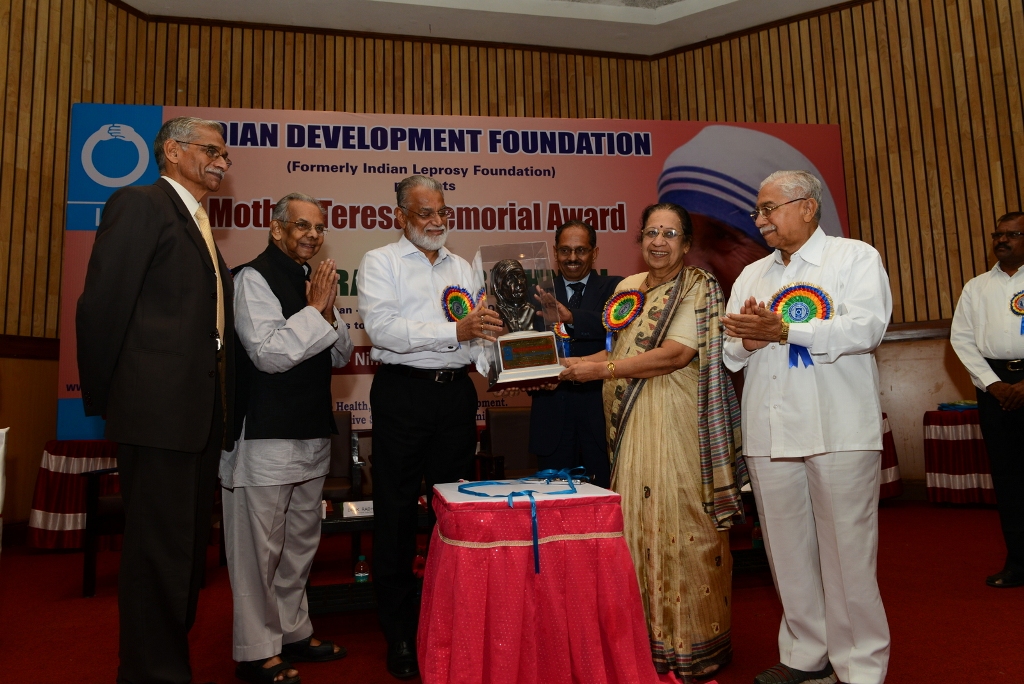 INDIAN DEVELOPMENT FOUNDATION: IDF presents Mother Teresa Award 2015 to ...