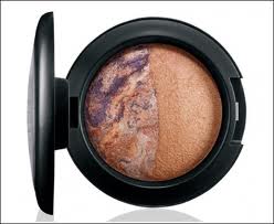 Coltul Cameliei: O privire prin sertar ... MAC Earth to Earth ...