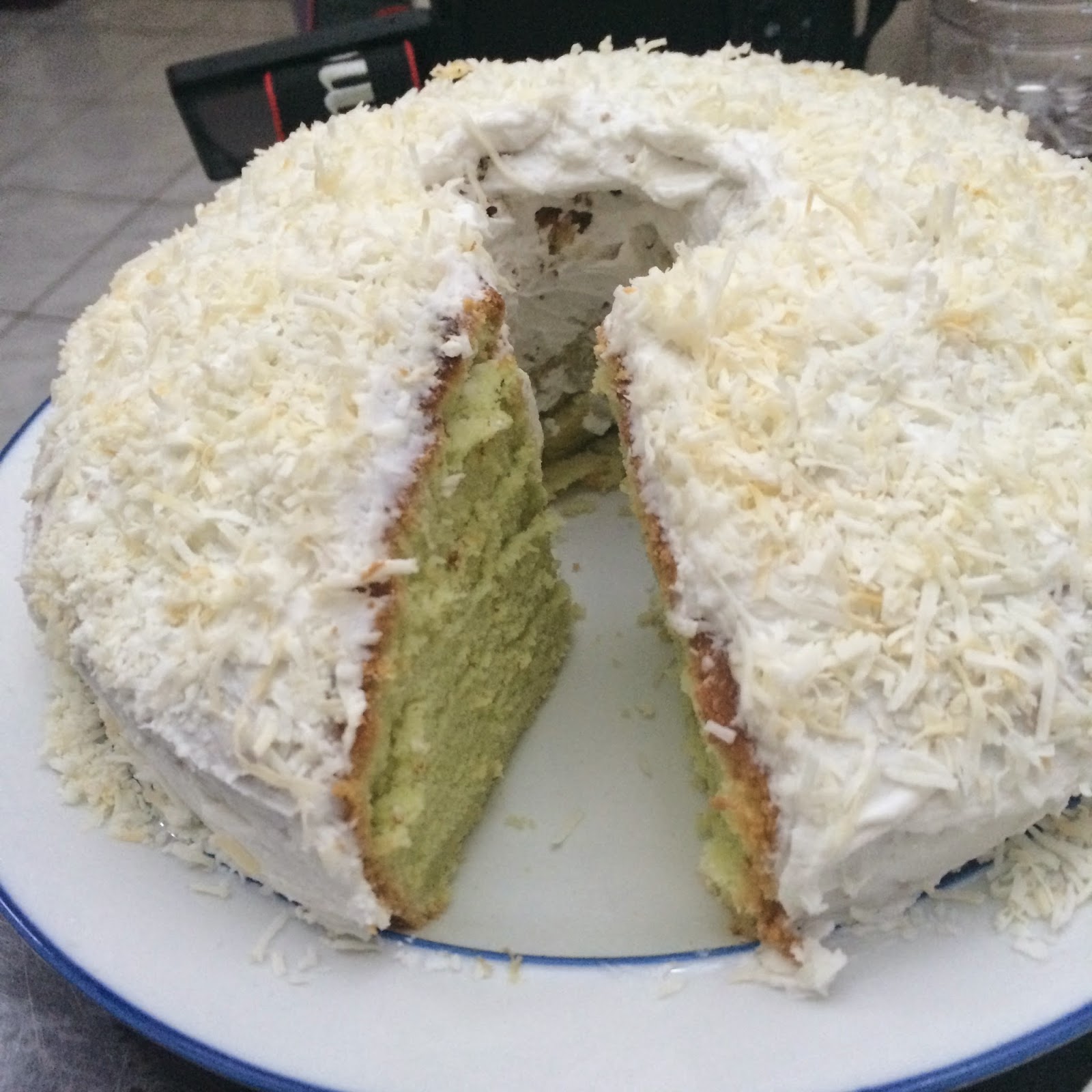 The Gourmet Couture: Recipe: Pandan Chiffon Cake with Coconut Cream