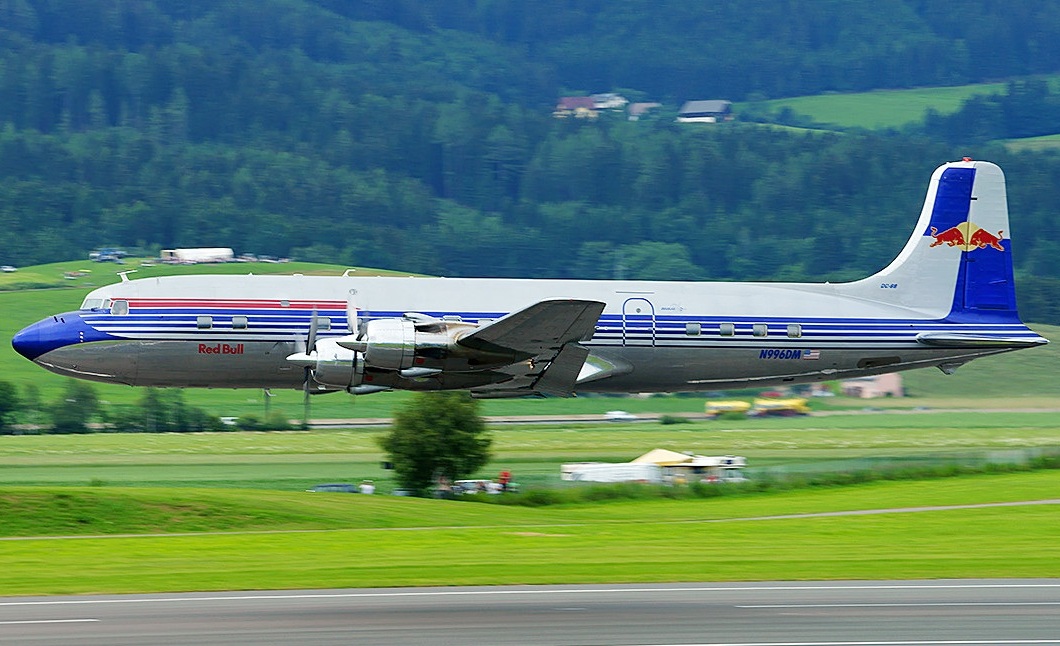 ProfeFeito: Douglas DC-6 (Red Bull)