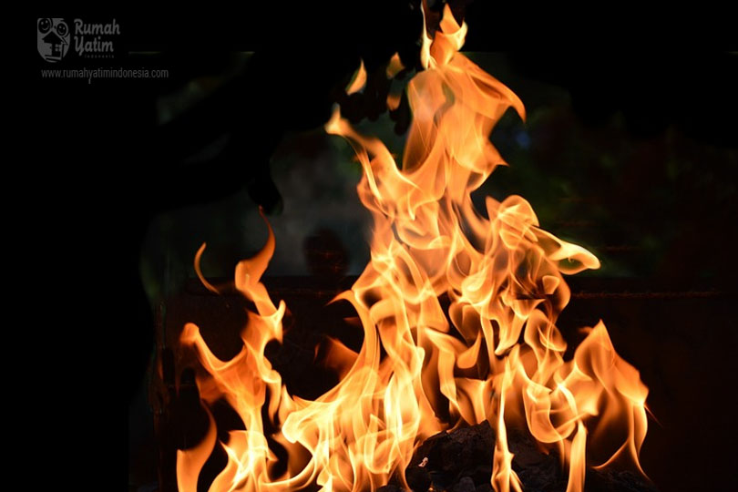 Selamat Dari Api Neraka Dengan Bersedekah | RUMAH YATIM INDONESIA