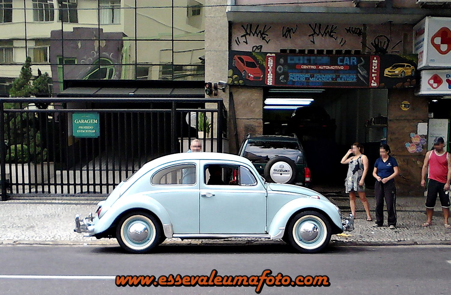 Registros Automotivos do Cotidiano: VW Fusca Monocromático 1961