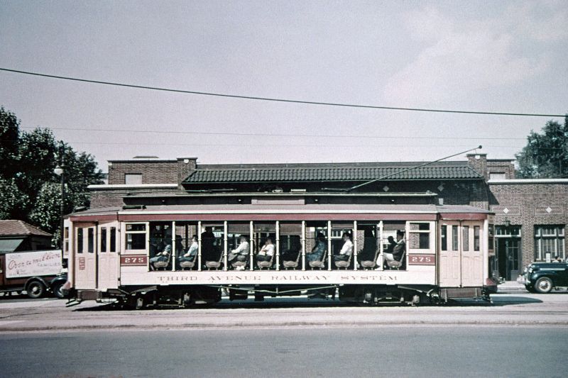 40 Rare Color Photos That Capture NYC Streetcars From Between the 1930s ...
