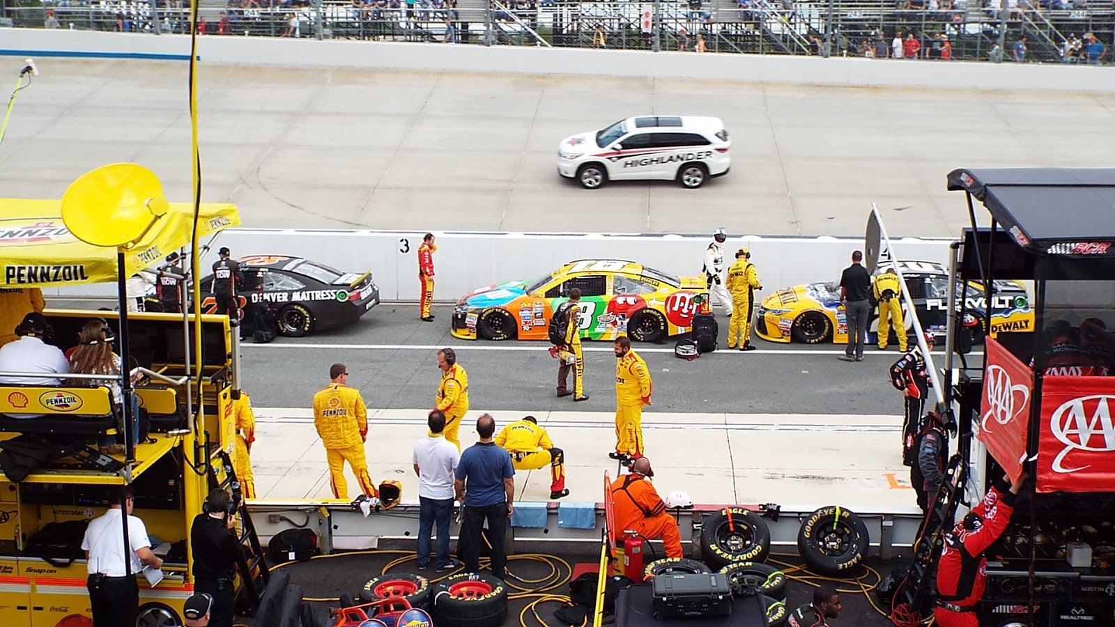 ROOKIE STRIPE: 8 Things to Know about the 2017 NASCAR Season - Skirts ...