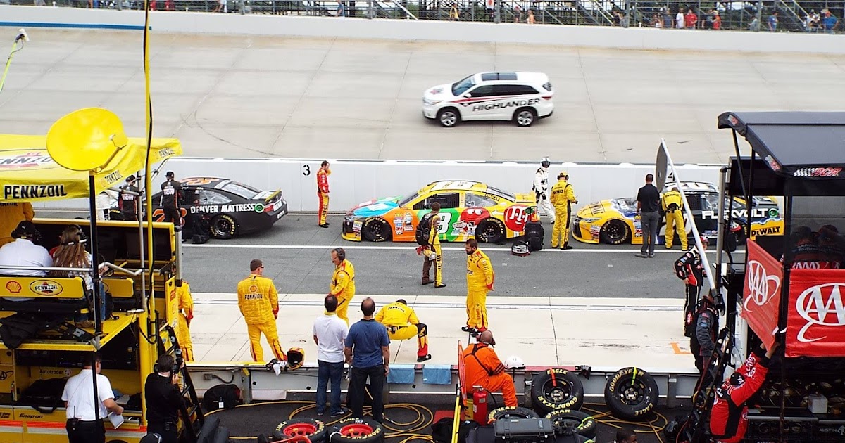 ROOKIE STRIPE: 8 Things to Know about the 2017 NASCAR Season - Skirts ...