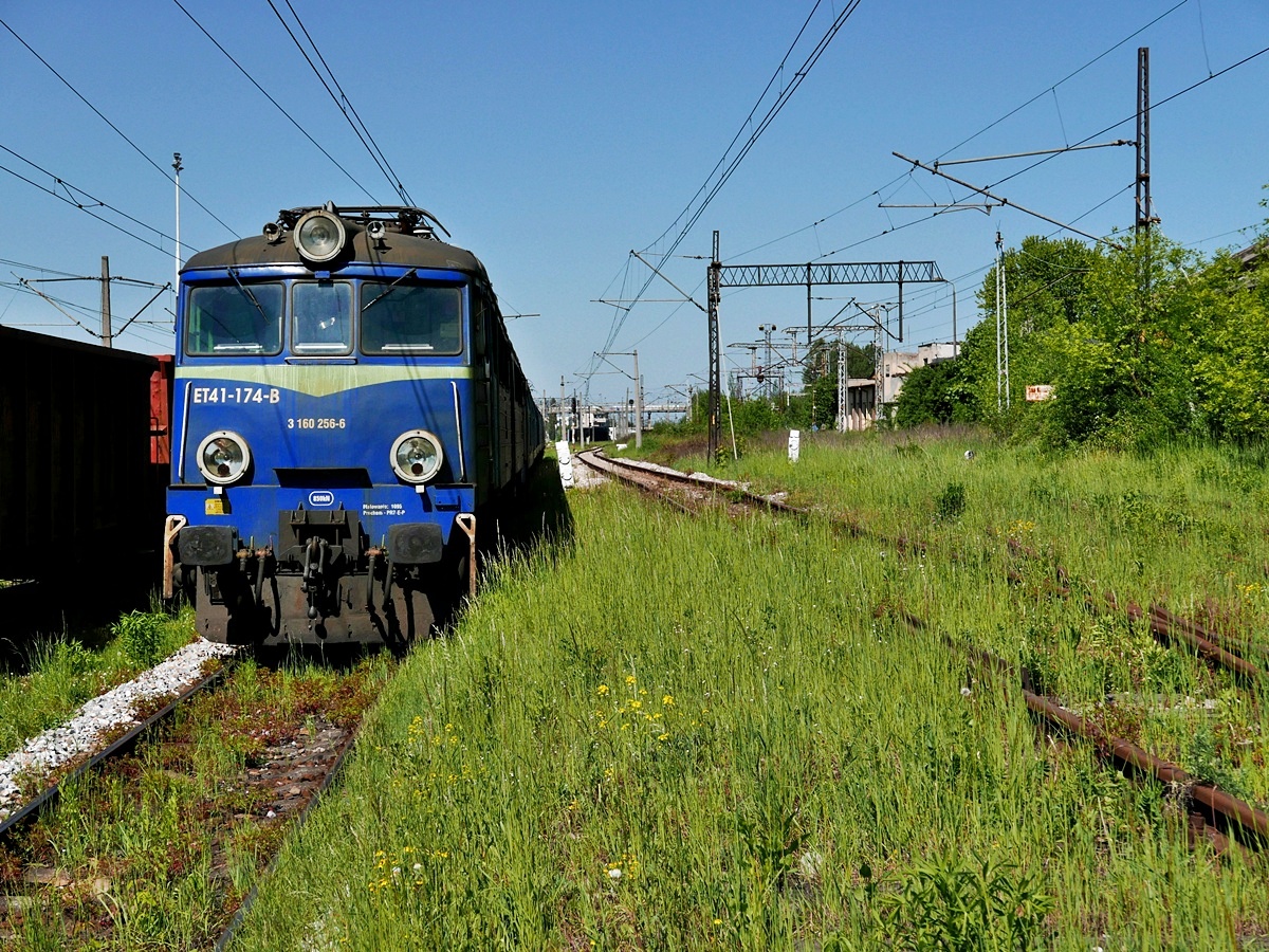 ET41-174: dawno temu stacjonarne urządzenie grzewcze na stacji Kielce ...