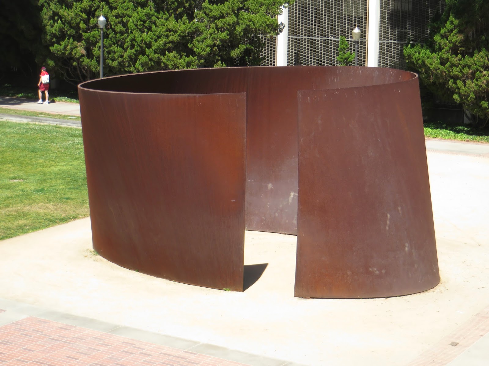 EntreVoir: Richard Serra’s torqued ellipse - UCLA