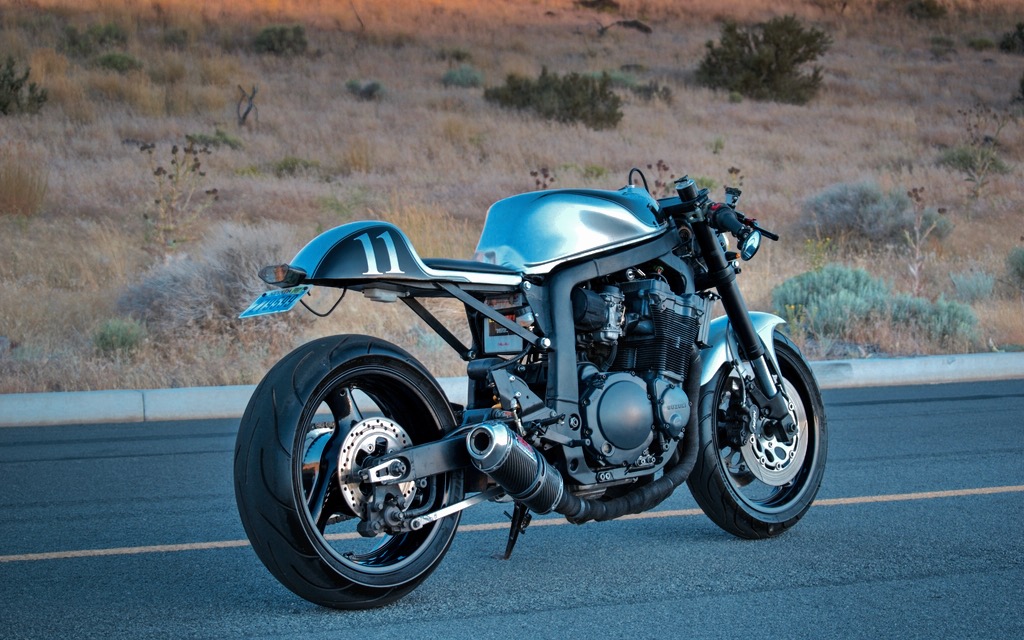 The Seven/Eleven Gixxer - Inazuma café racer