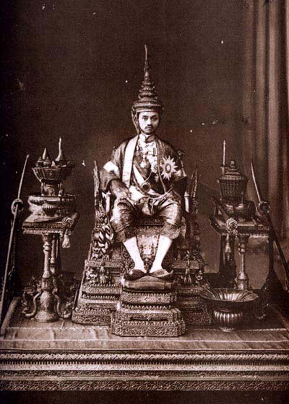 Siamese Visions: King Prajadhipok Portraits