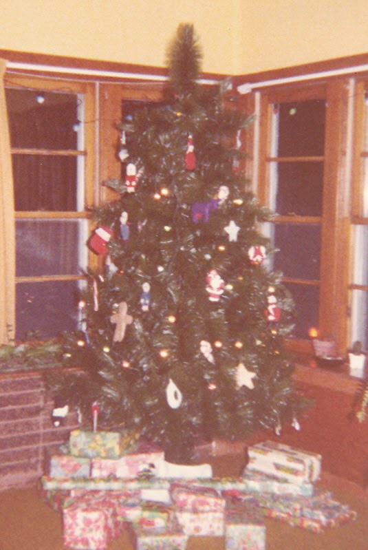 The Old Trunk in the Attic: Wordless Wednesday - Christmas Tree 1978