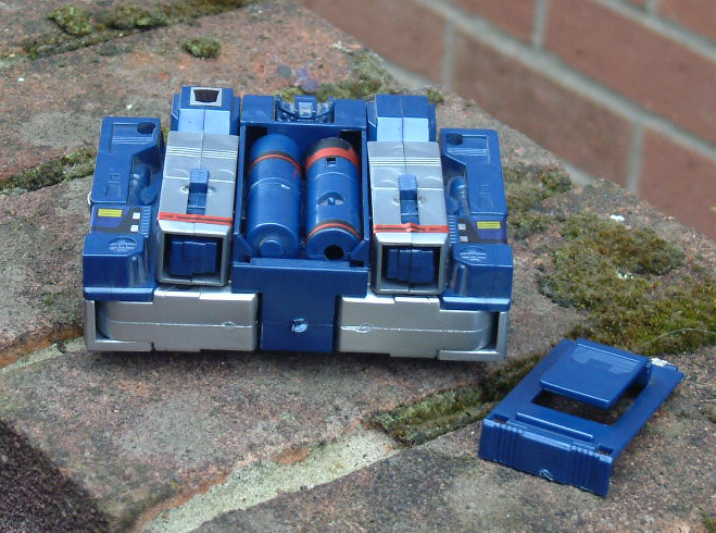 THE TRANSFORMERS: Commemorative Edition G1 Soundwave