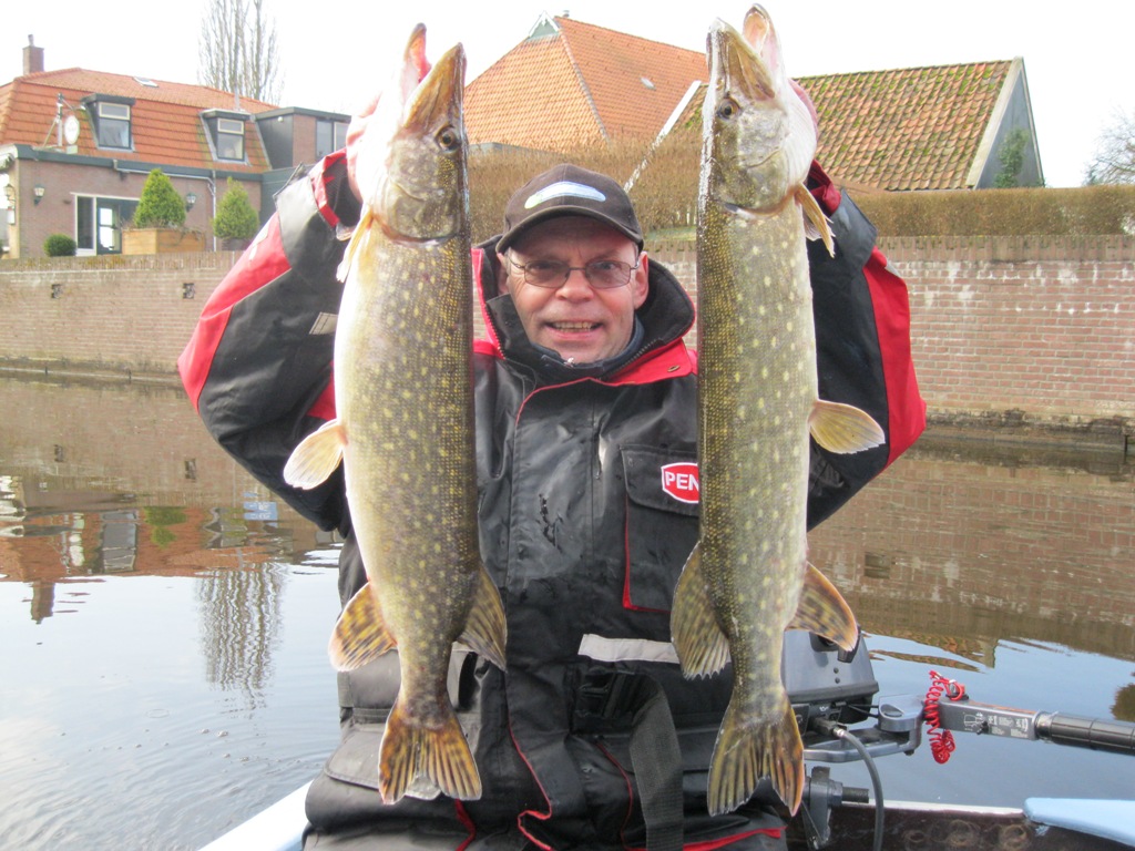 Visclub Oebele : Meer dan 200 snoeken! Friesland-Overijsel