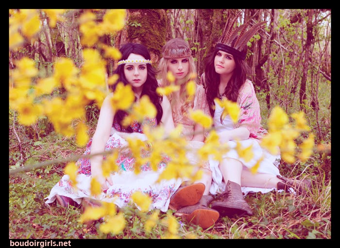 Boudoir Girls: Boho chic girlfriends shoot.