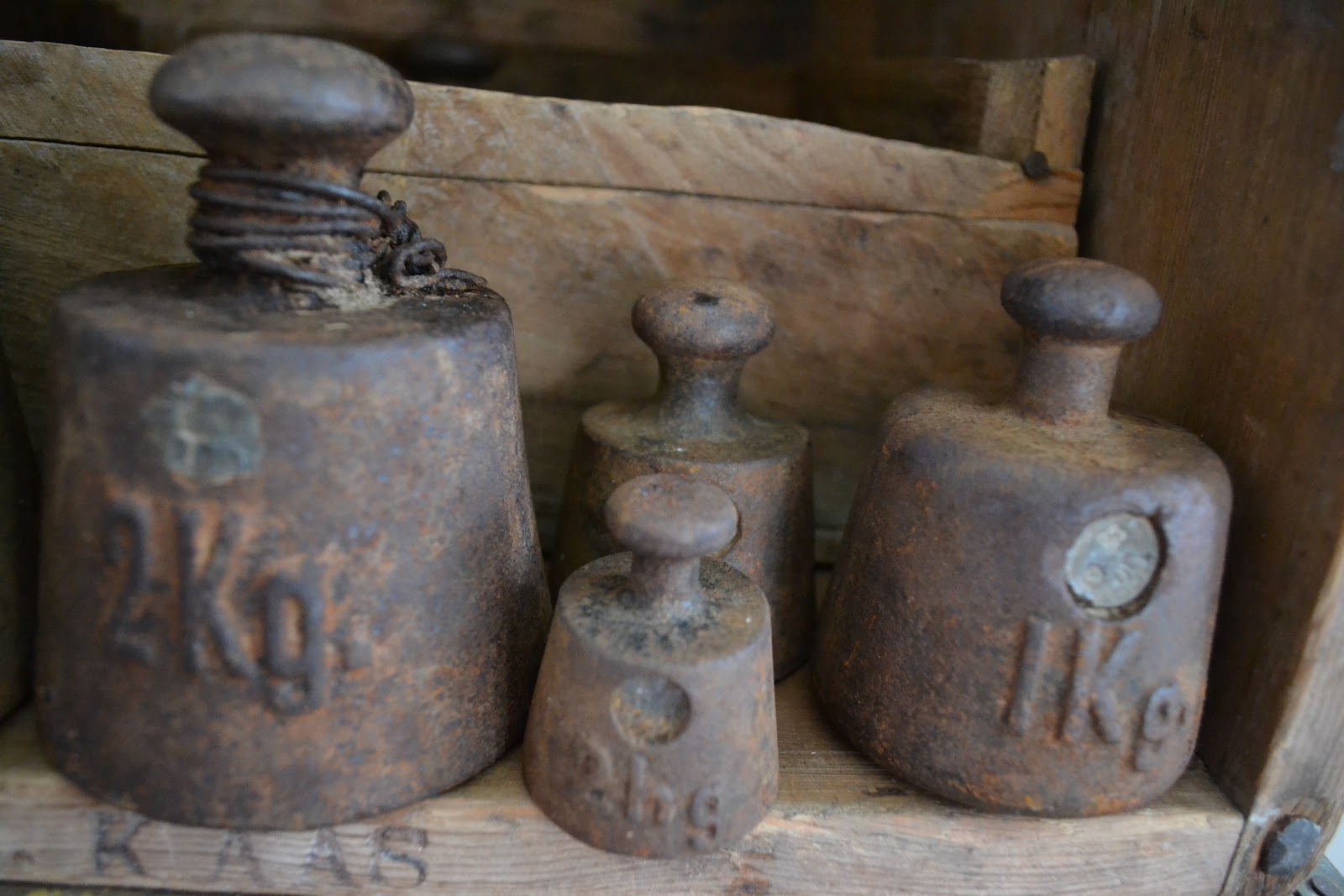 "Hemmet är min vrå": "Gamla vikter"