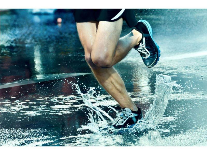 PROHIBIDO RENDIRSE: 10 CONSEJOS PARA CORRER CON LLUVIA PROHIBIDO RENDIRSE: 10 CONSEJOS PARA CORRER CON LLUVIA
