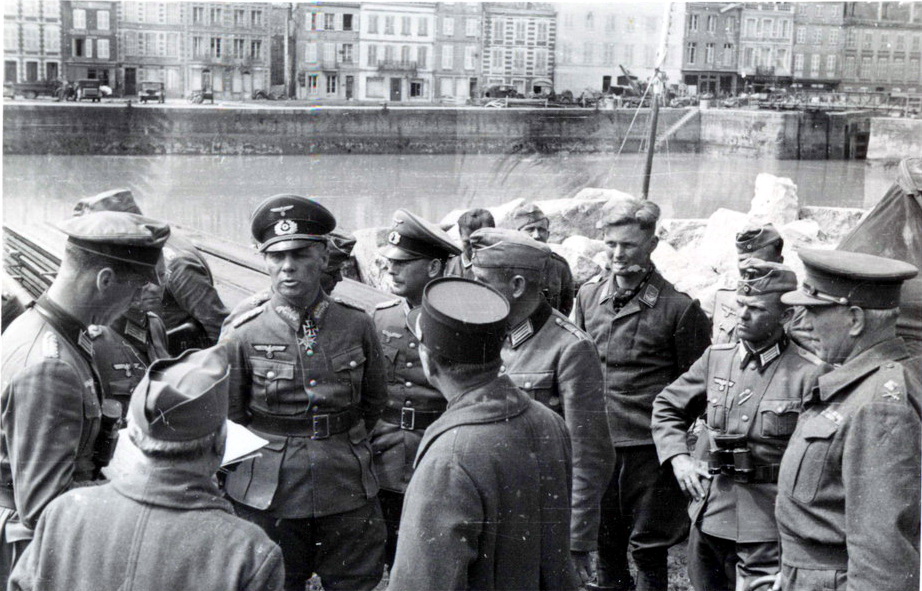 NAZI JERMAN: Foto Erwin Rommel Sebagai Komandan 7. Panzer-Division