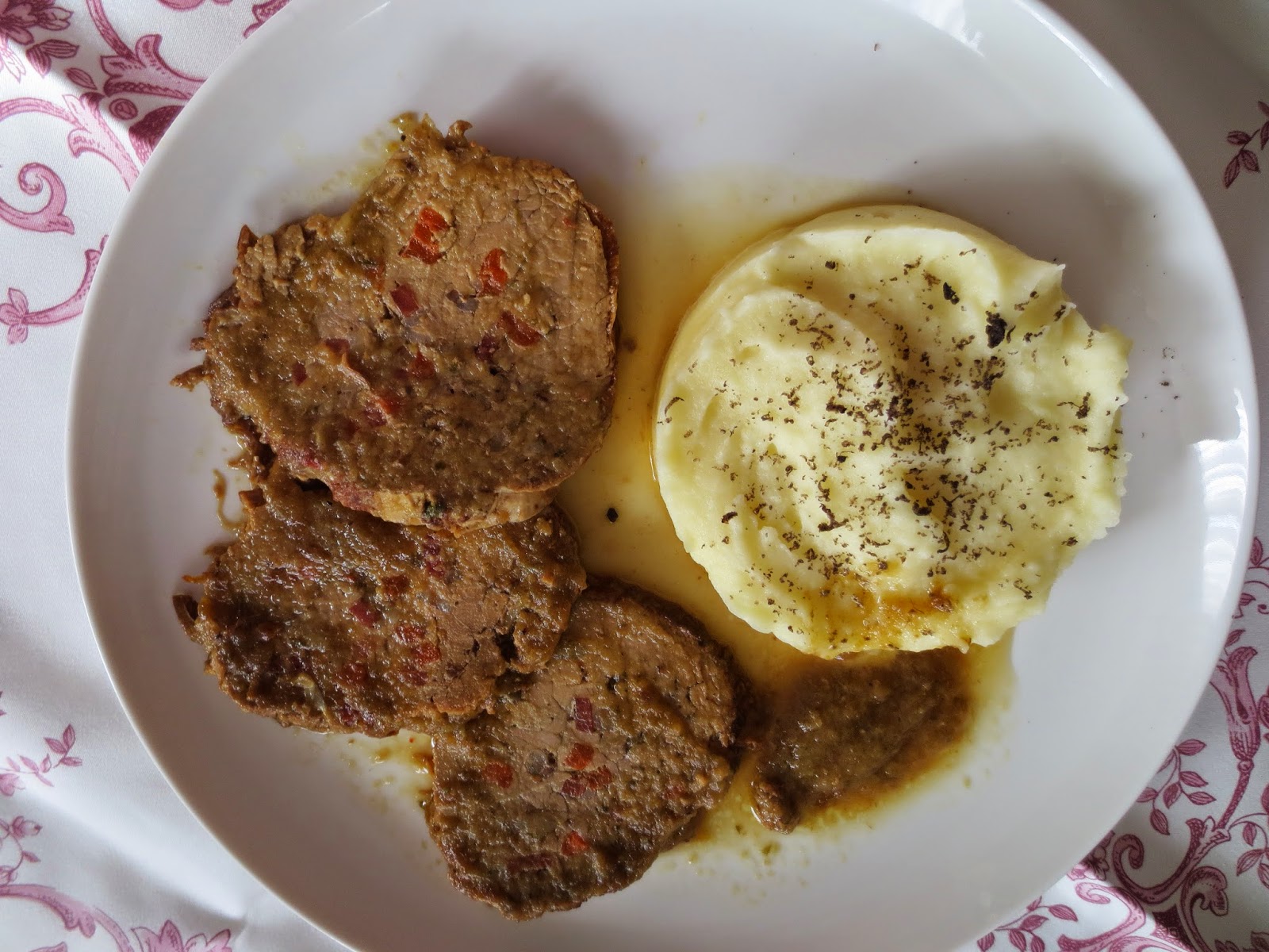 .: Carne mechada con puré de patatas trufado