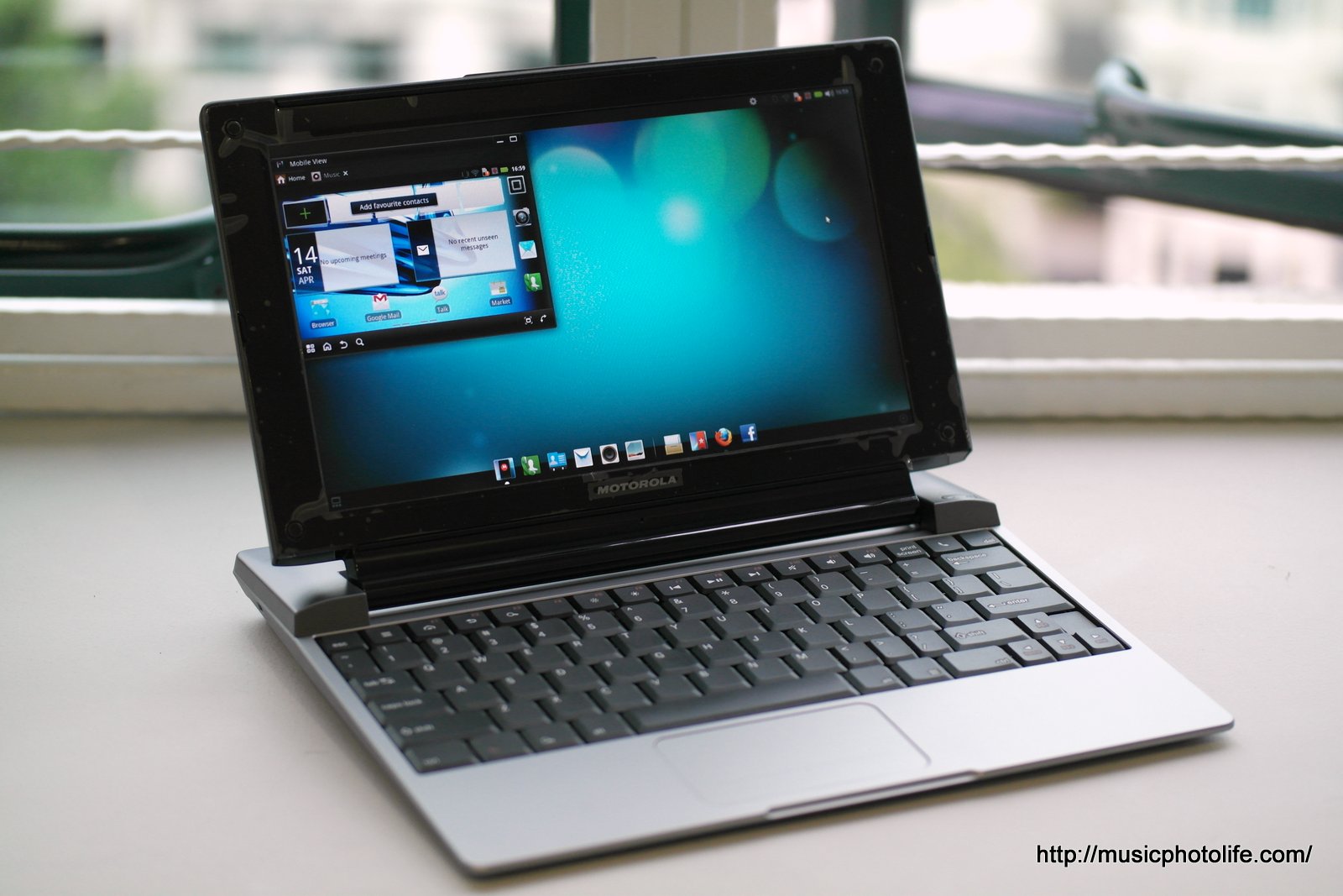 Motorola Atrix 2 and Lapdock 100