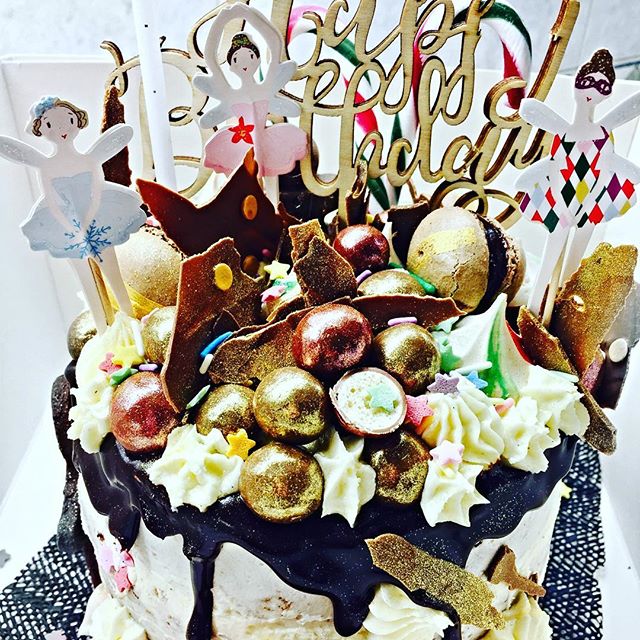 Jo's Blue AGA: Christmas Drip Cake