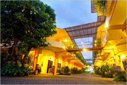 Daftar Alamat Hotel Blitar ~ DHEEVA WISATA BLITAR