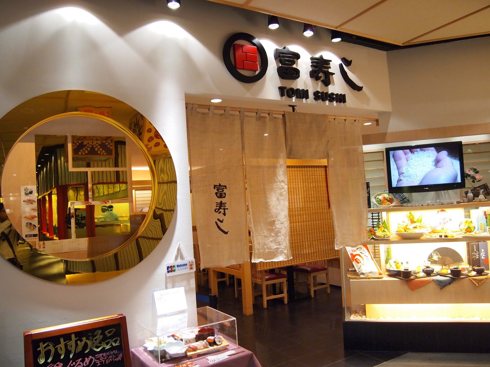 four legged foodies: Tomi Sushi, Parco @ Millenia