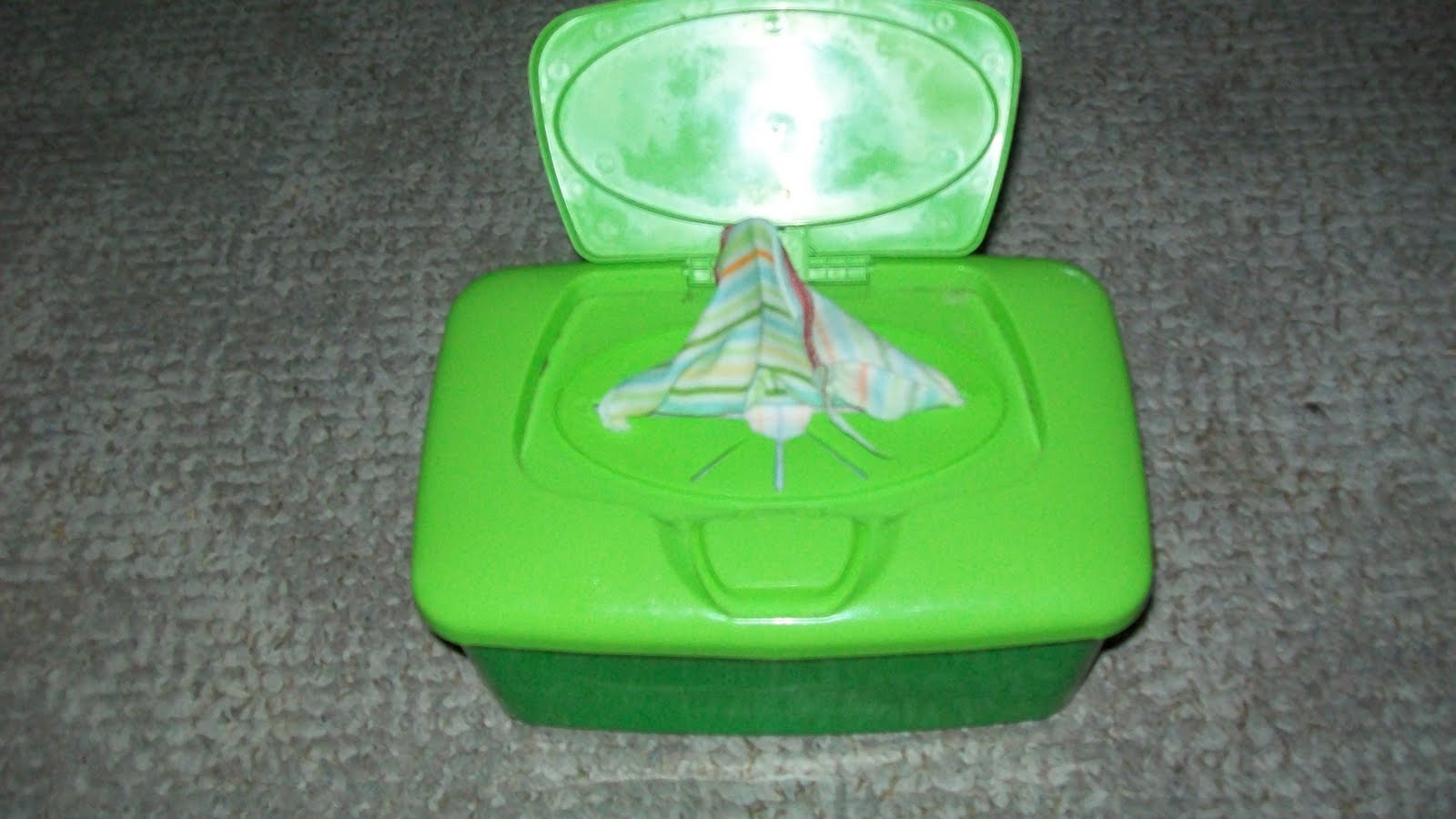 Frog In Stitches: DIY diaper wipes and solution