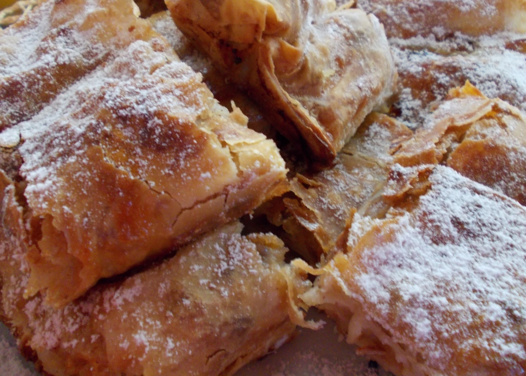 Alexandra G.D.: Jabolčni štrudl - apple strudl