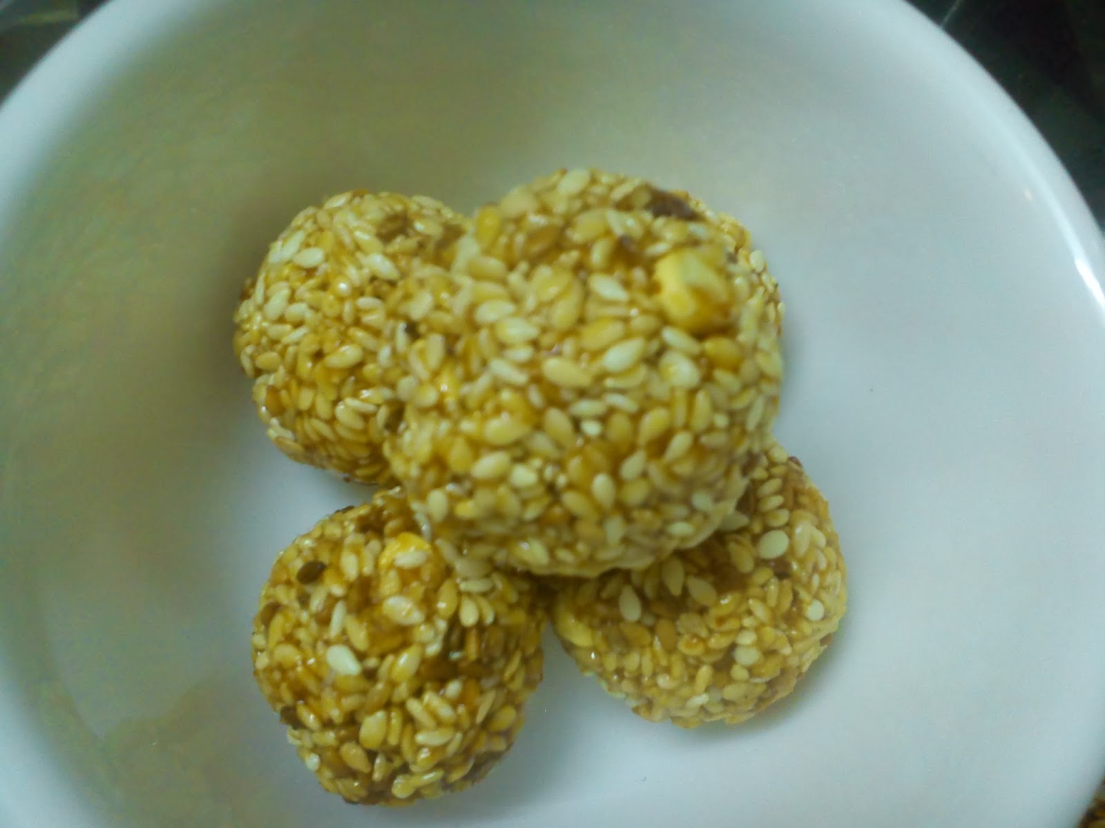 Pathare Prabhu Recipes: Tilache Ladoo