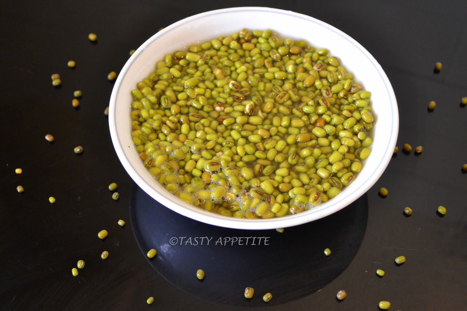 Green Moong Dal Sundal / Pacha Payar Sundal / Navrathri Sundal Recipes: