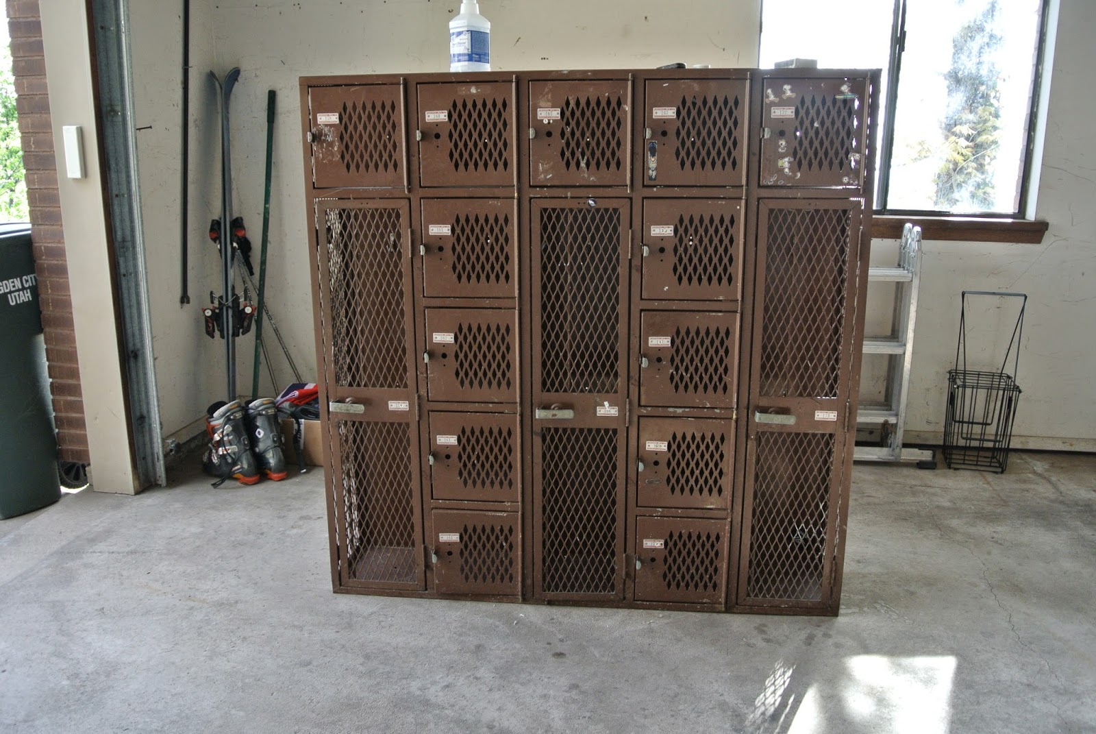 cmb love: Terrible Blogger + DIY Home: Lockers