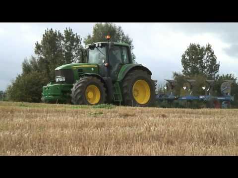 Tractor: John Deere 7530 E premium in action