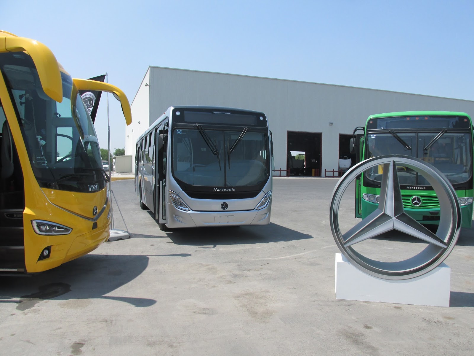 Center Bus de Mercedes-Benz llega a Monterrey