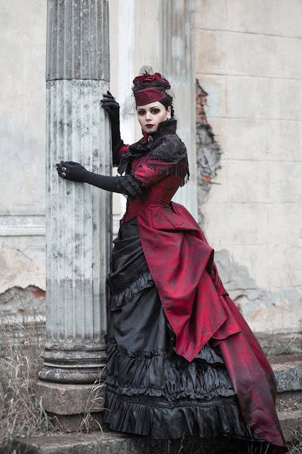 Steampunk Fashion Guide: Elegant Gothic Victorian Style