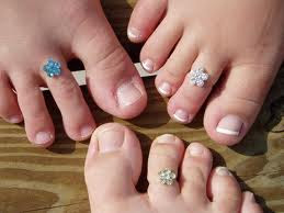 Ladies Feet and Colorful Toe Ring - Awesome Attractive Toe Ring | Girls ...