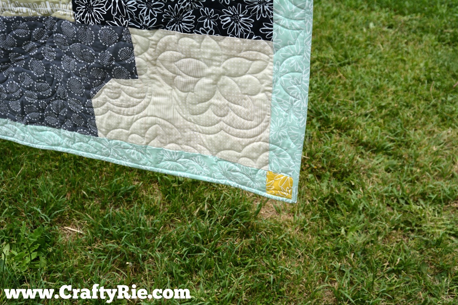 CraftyRie: My very first quilt