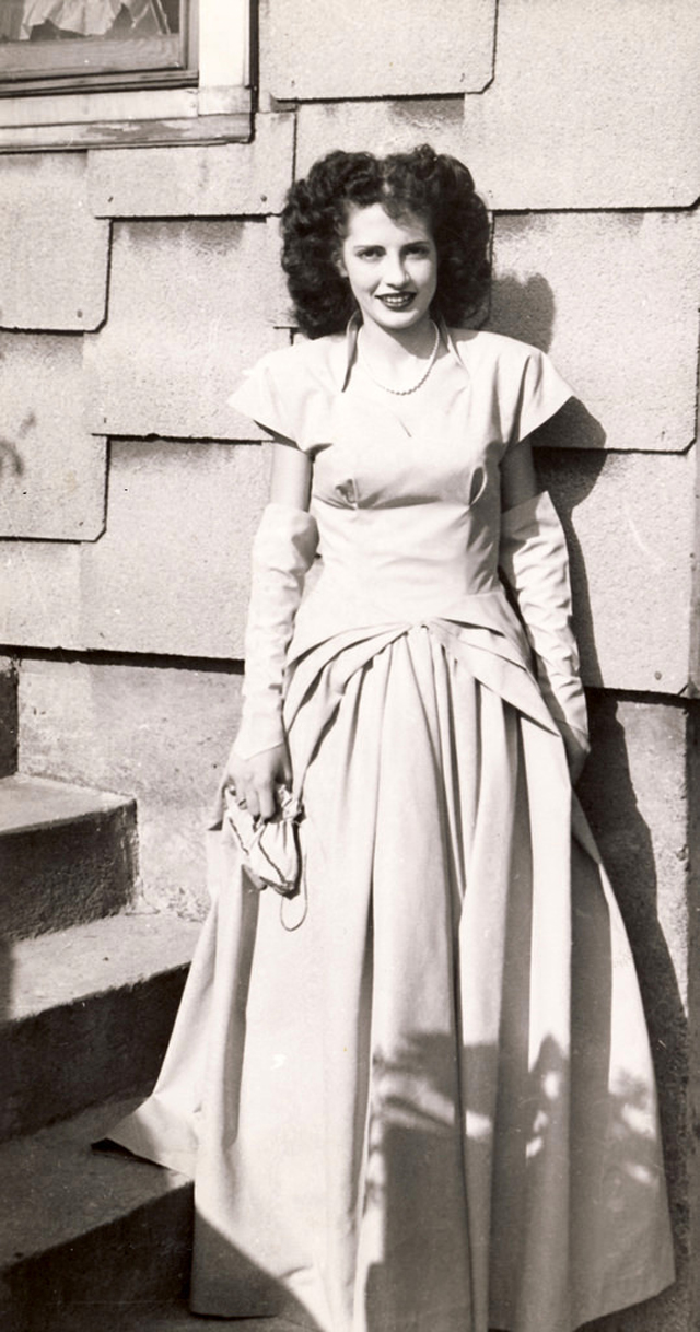 Smiles From the 1940s: 35 Found Snapshots of '40s Girls May Get You ...