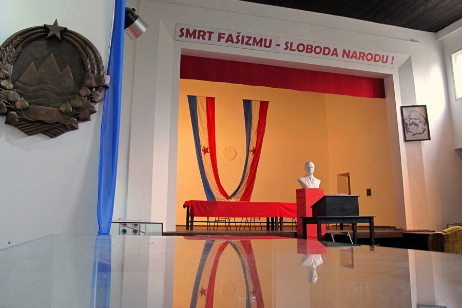 Simboli polpretekle zgodovine: JAJCE – Muzej 2. zasedanja AVNOJ-a (2 ...