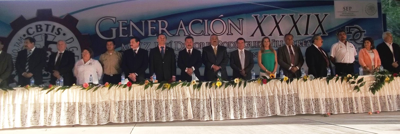 MUNDILLO POLITICO: ENTREGA EL CBTIS 73 LA XXXIX GENERACION 2010-2013